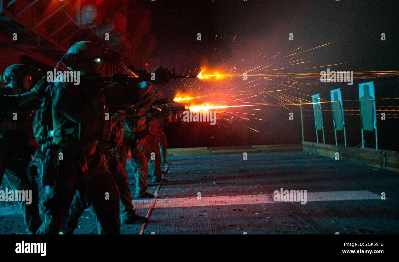 U.S. Marines with Force Reconnaissance Platoon, 31st Marine ...