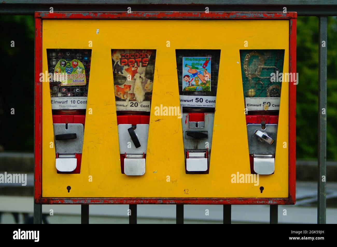 An old chewing gum machine in Frankfurt Stock Photo - Alamy