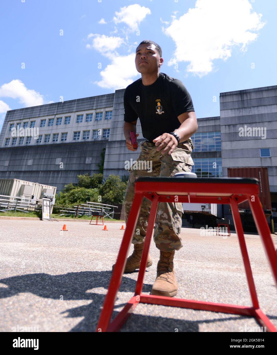 A Soldier assigned to the U.S. Army John F. Kennedy Special Warfare ...