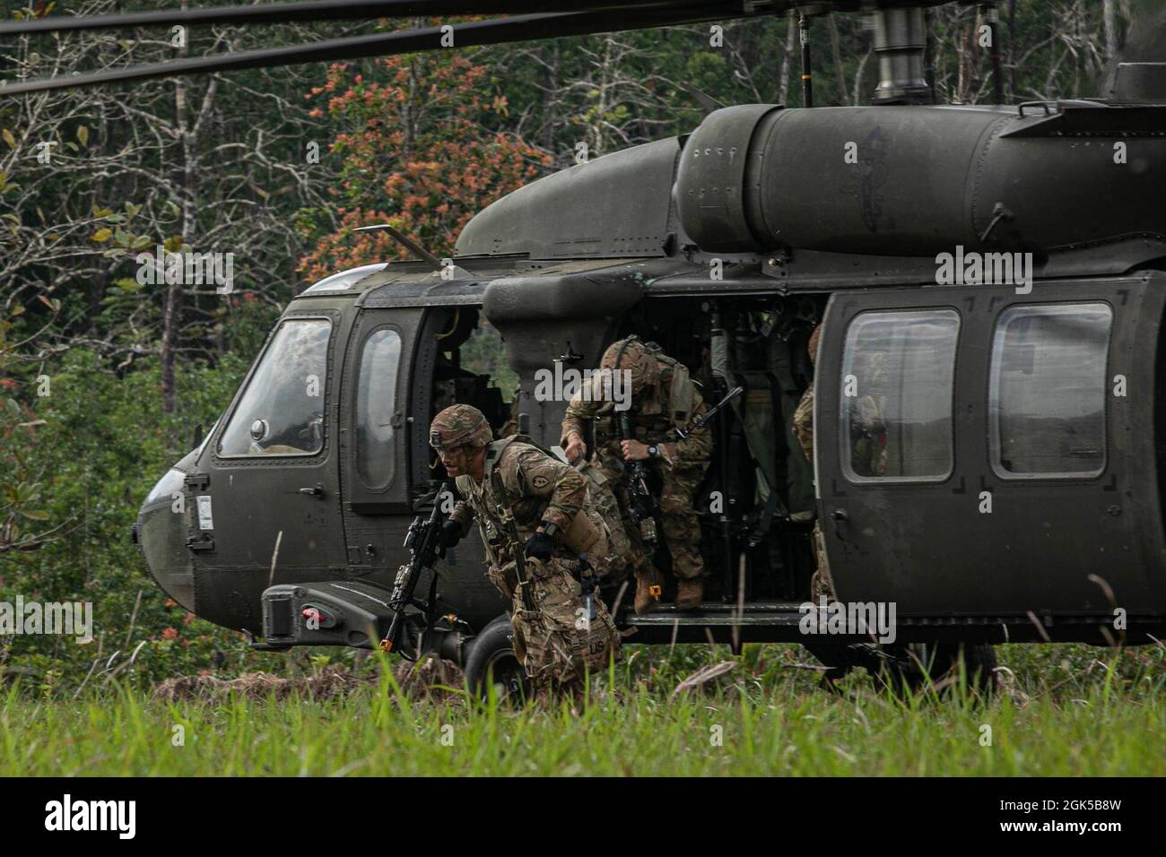 U.S. Army Soldiers with 1st Battalion, 21st Infantry Regiment, 25th ...