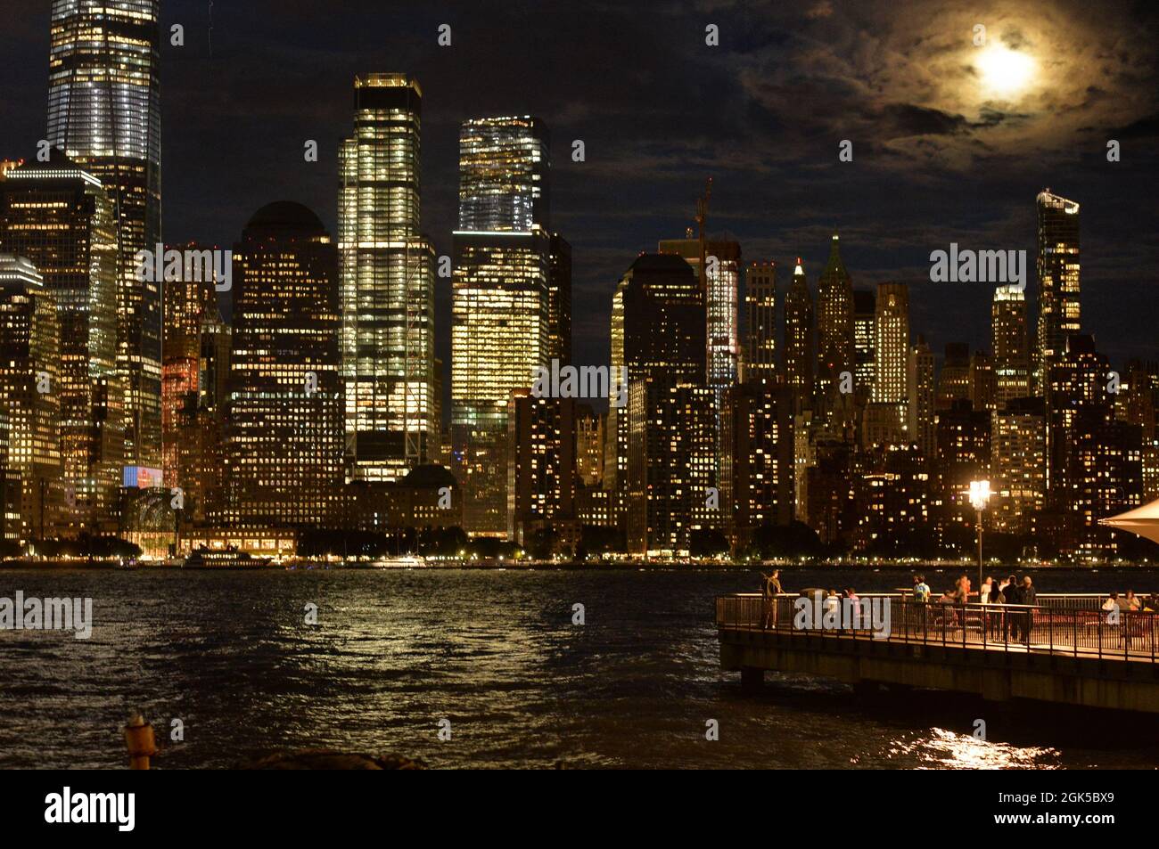 Beautiful city skyline hi-res stock photography and images - Alamy