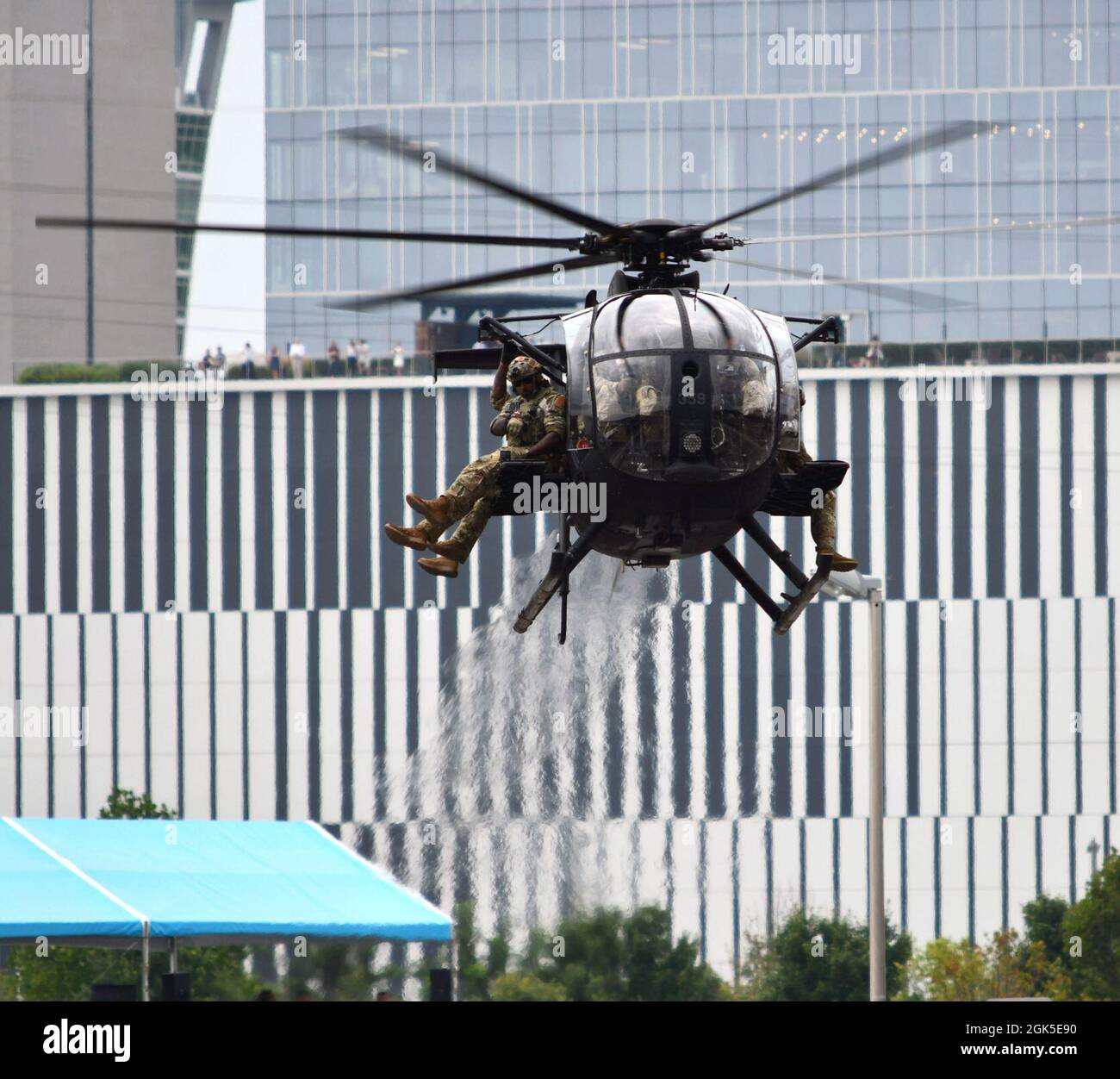 Members of the 5th Special Forces Group (Airborne) and the 160th SOAR ...