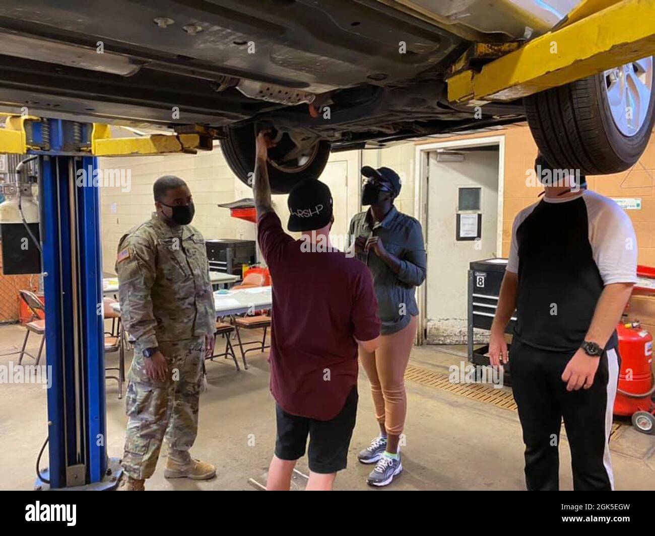 Better opportunity for single soldiers hi-res stock photography and ...