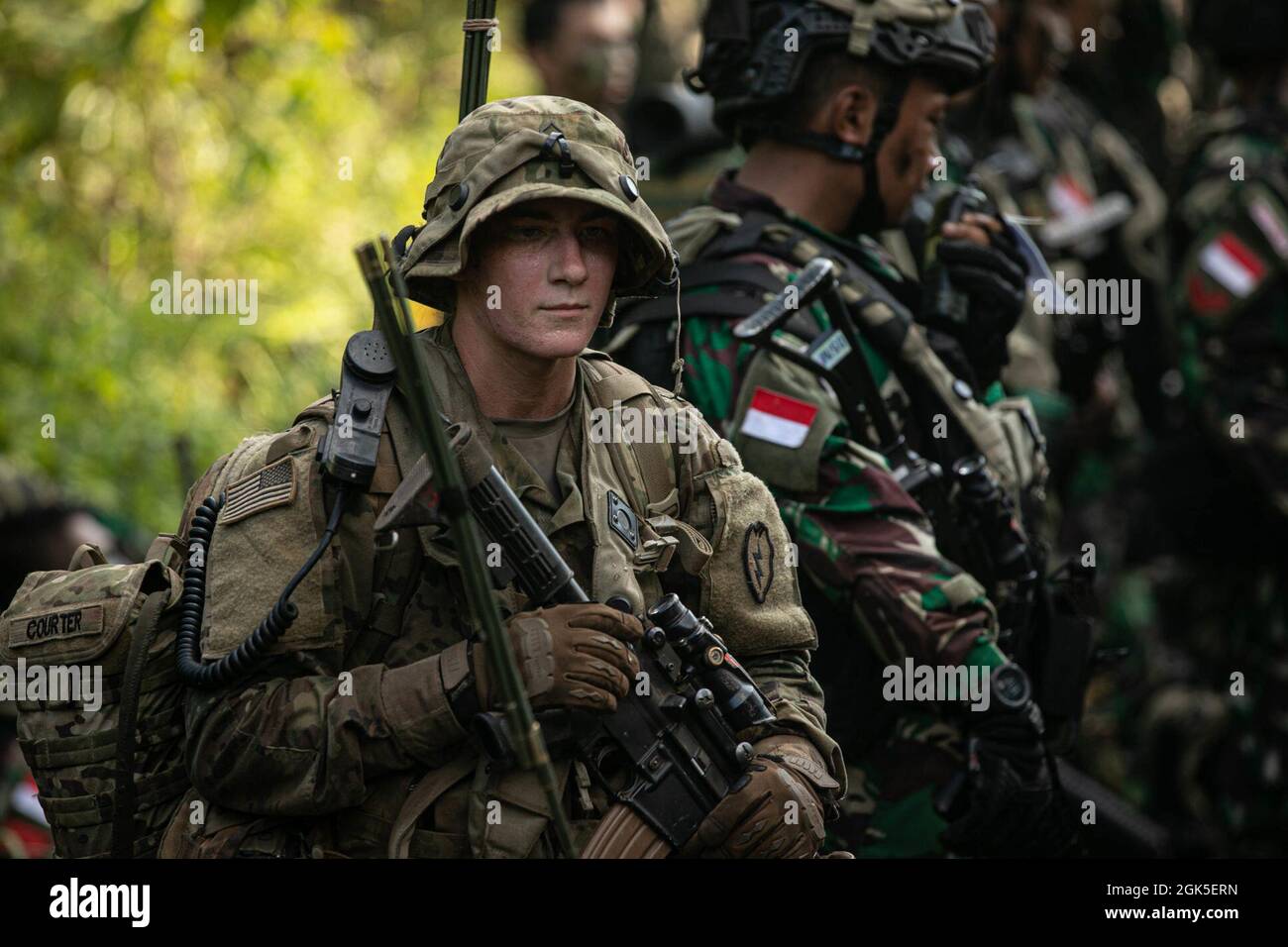 U.S. Army Soldiers with 1st Battalion, 21st Infantry Regiment, and ...