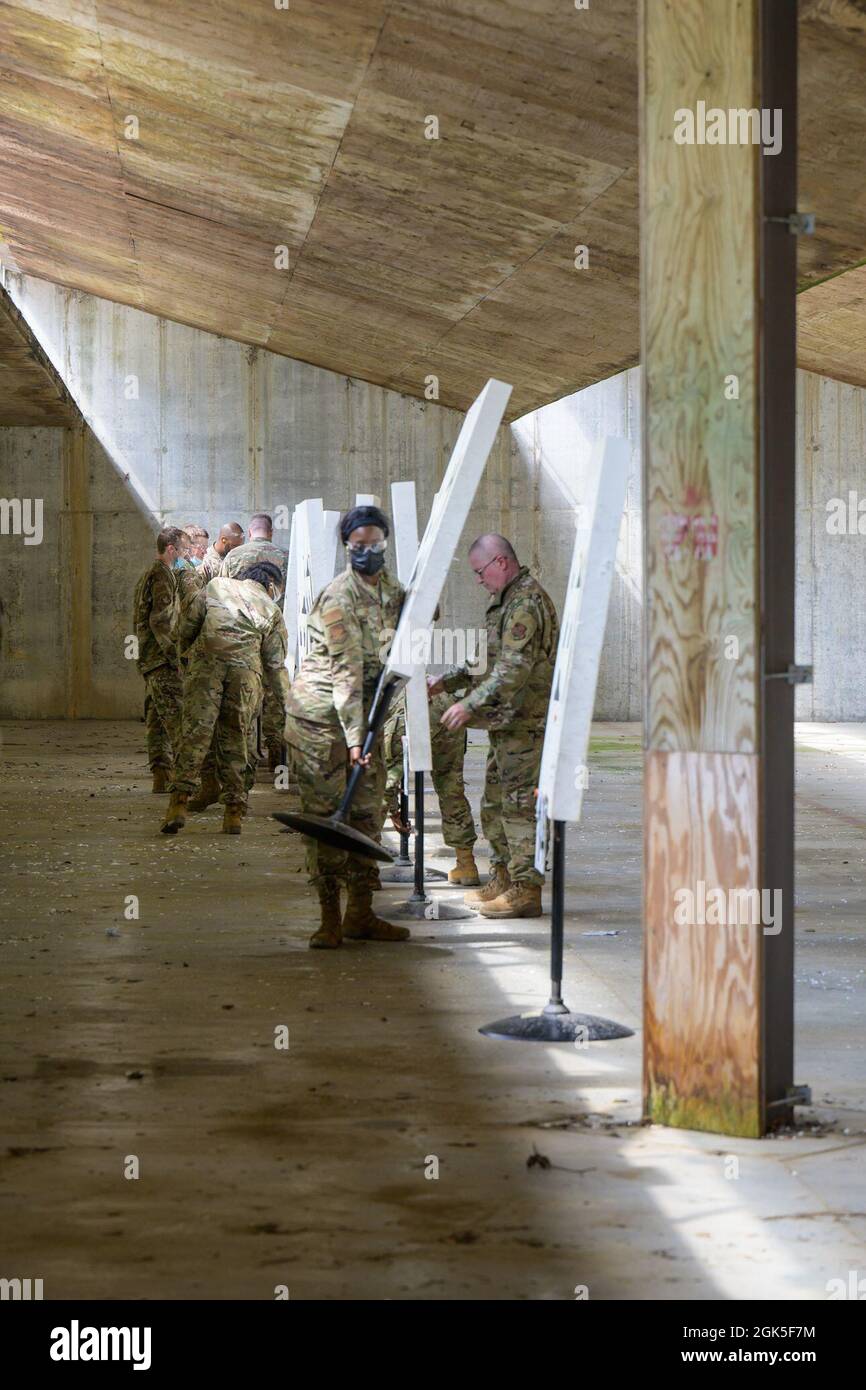 U.S. Airmen with the 116th Air Control Wing, Georgia Air National Guard ...