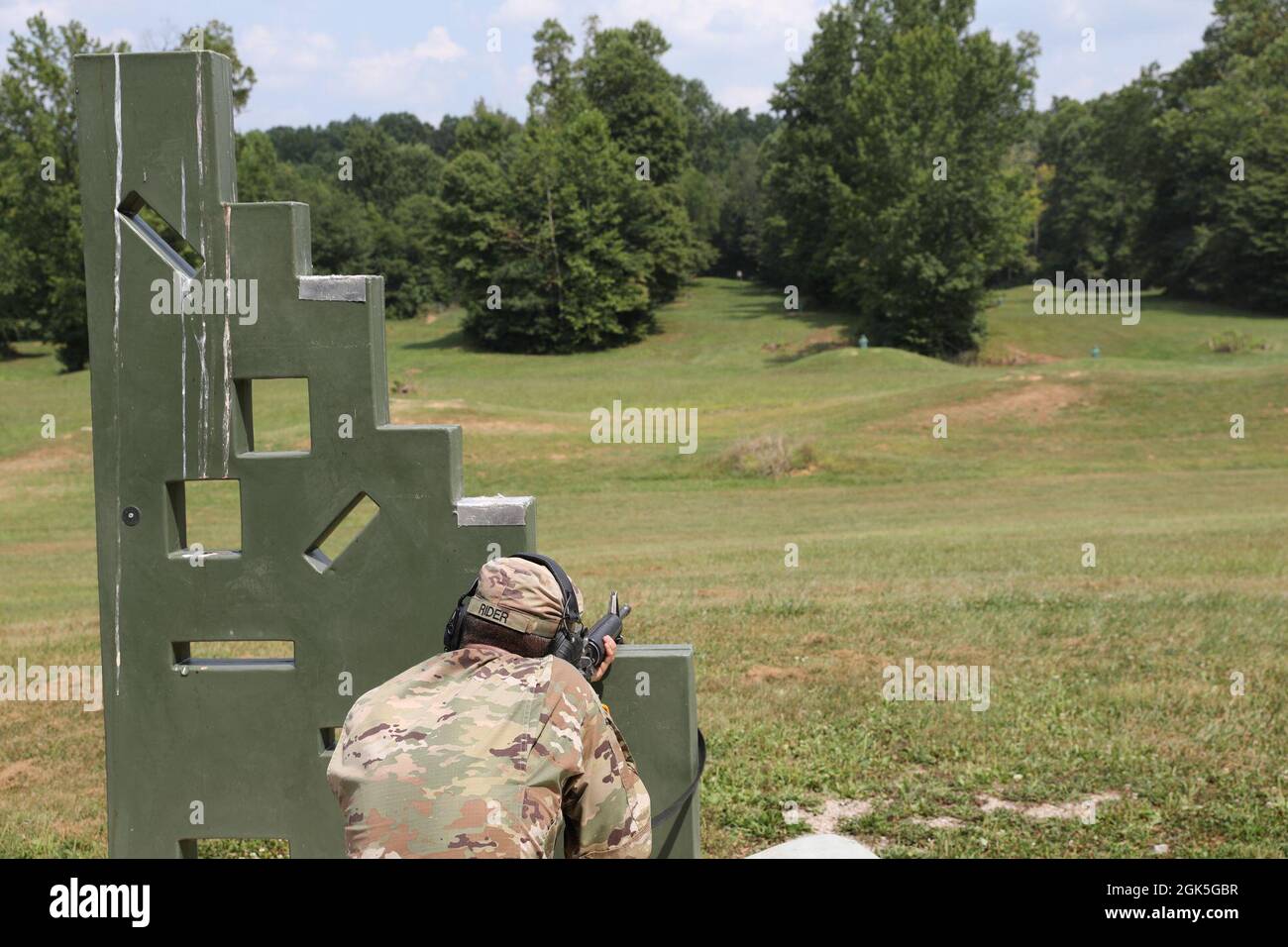 Army Reserve Soldiers assigned to Headquarters and Headquarters ...