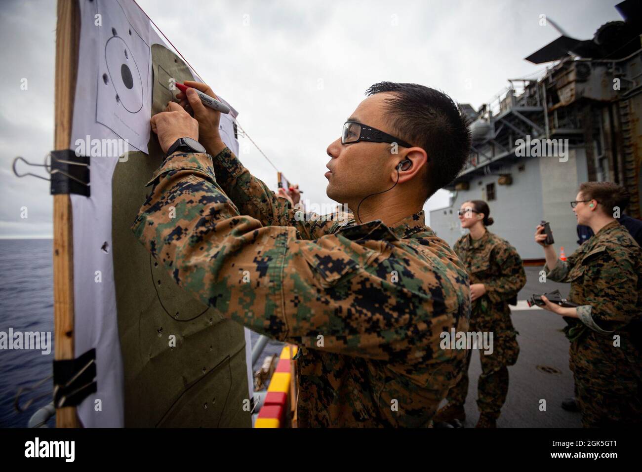 A U.S. Marine with Force Reconnaissance Platoon, 31st Marine ...