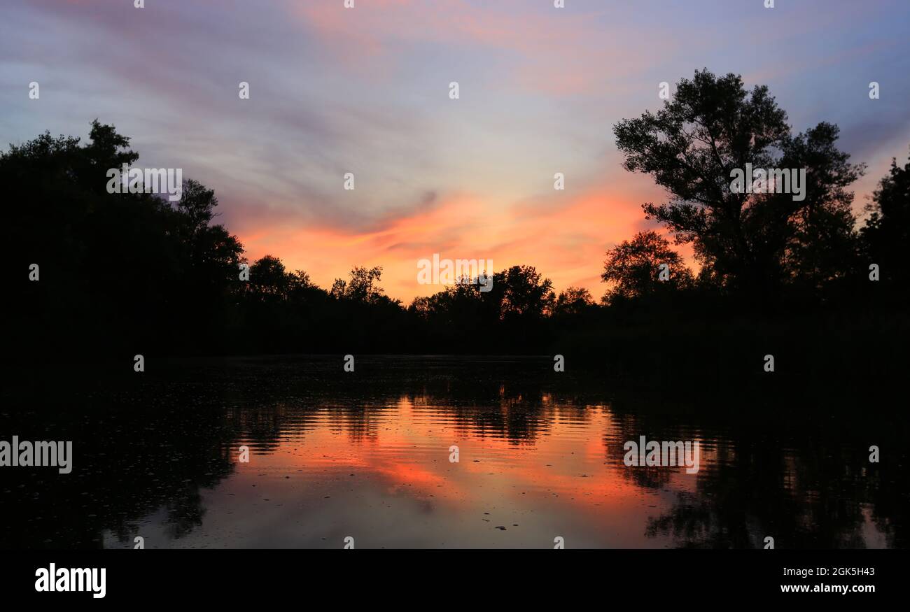 Evening scene on lake hi-res stock photography and images - Alamy