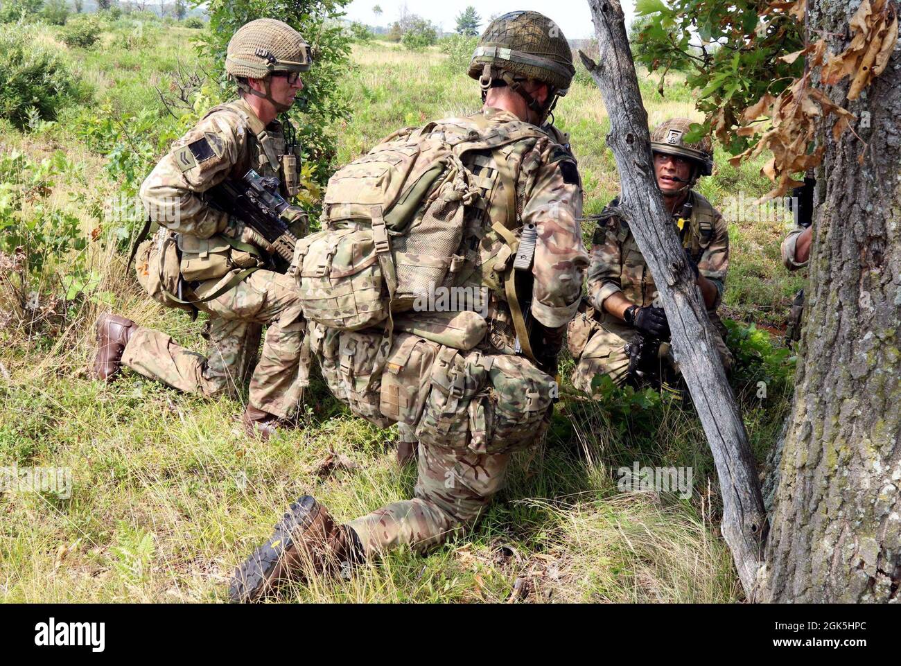 British soldiers with the 4th Battalion, Parachute Regiment (4 PARA ...