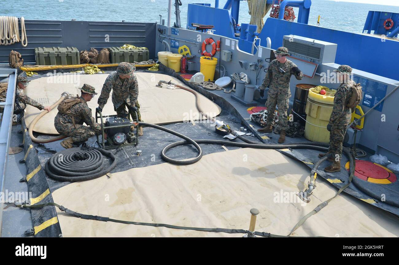 Marines from 8th Engineer Support Battalion, Bulk Fuel Company 1st ...