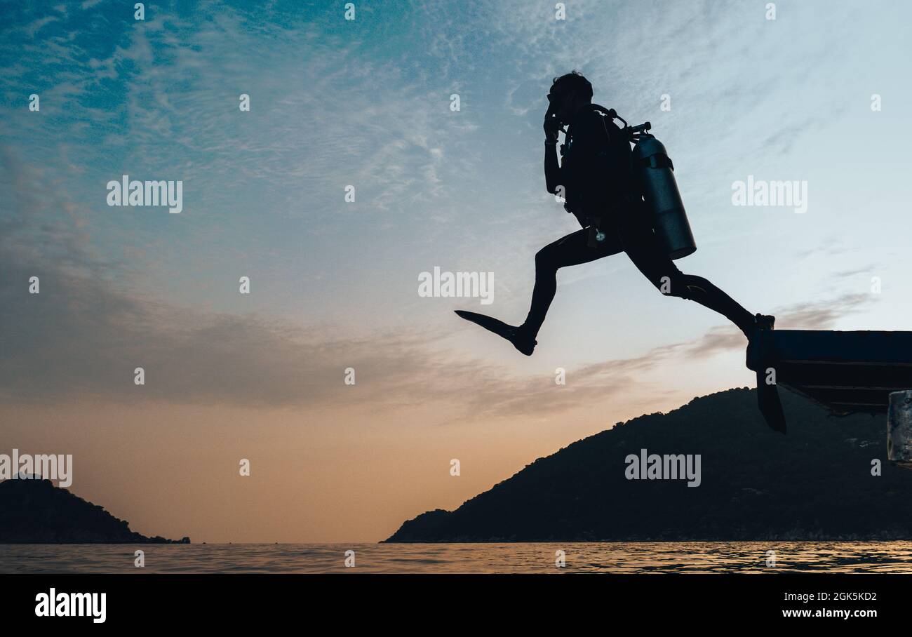 Male scuba diver giant hi-res stock photography and images - Alamy