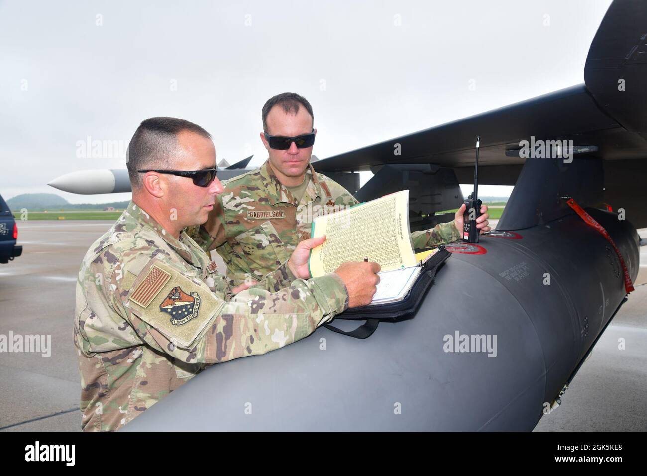 U s air force personnel check hi-res stock photography and images - Alamy