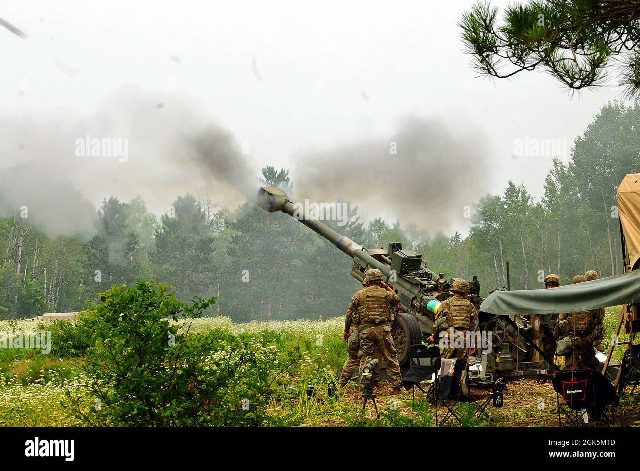 Soldiers with Charlie Battery, 1st Battalion, 119th Field Artillery ...