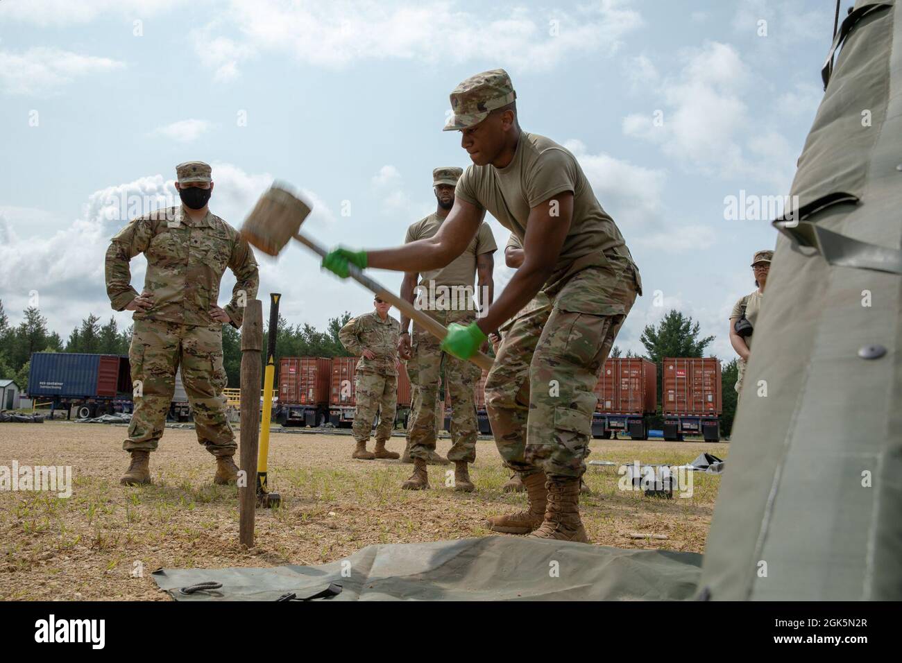 U.S. Army Reserve Soldiers, with the 18th Field Hospital, based out of ...