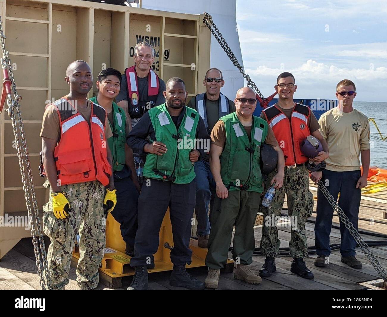 Navy Reserve Sailors from NAVSUP Fleet Logistics Center (FLC ...