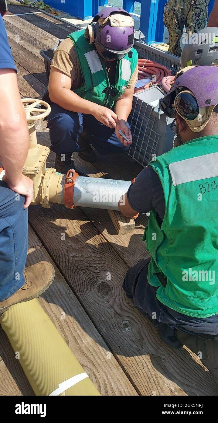 Navy Reserve Sailors from NAVSUP Fleet Logistics Center (FLC ...