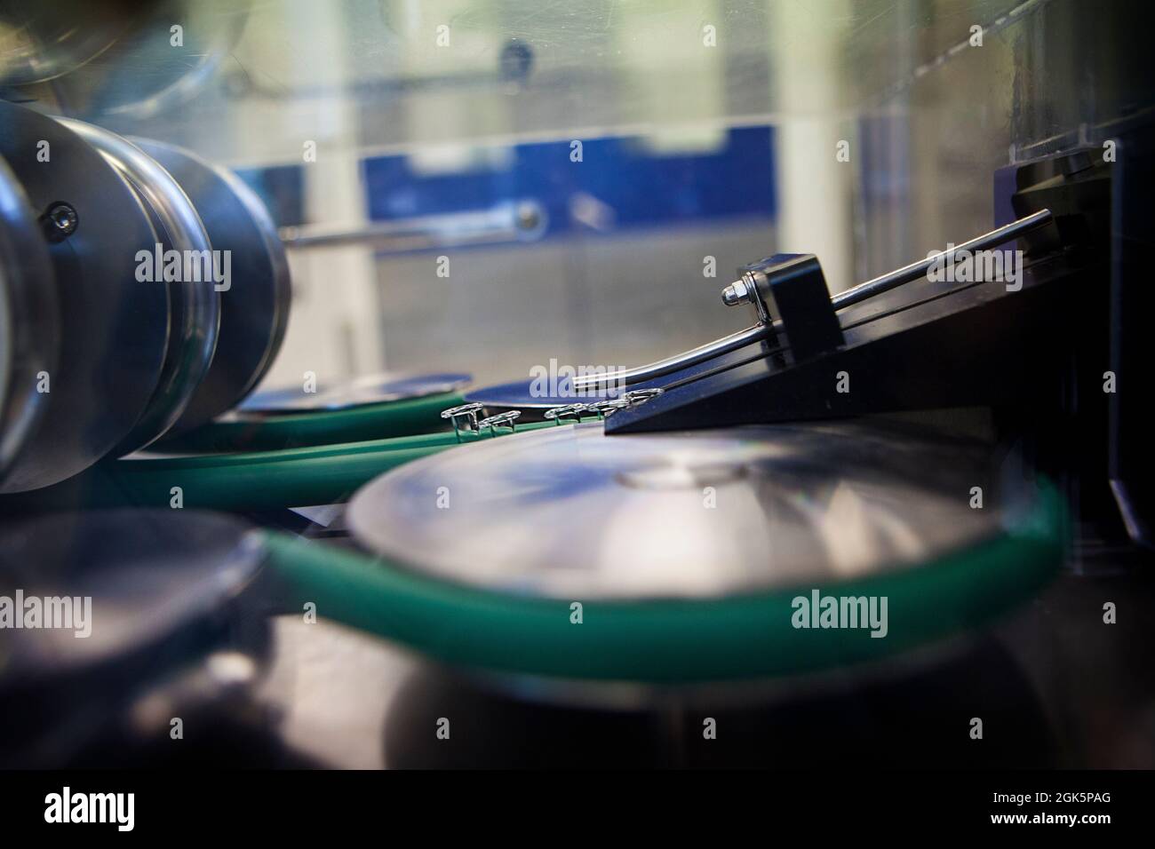 Pharmaceutical industry, automatic filling of injectable syringes (pre ...