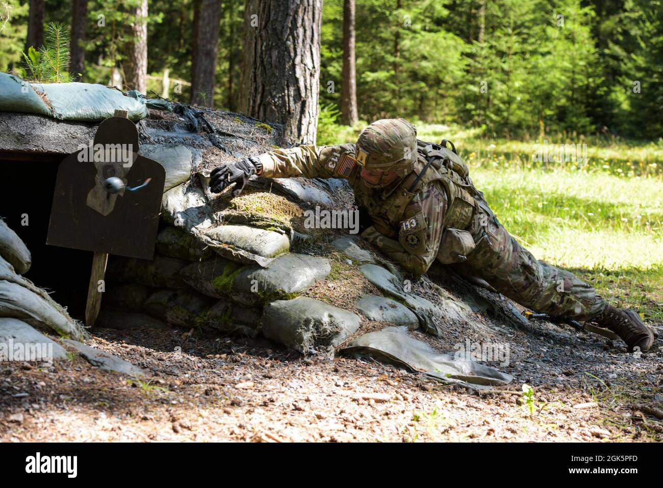 Well bunker hi-res stock photography and images - Alamy