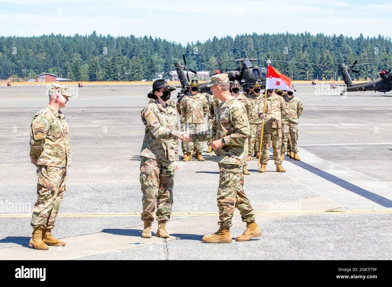 1st Lt. Alyssa Magnuson, a platoon leader assigned to Echo Troop, 4-6 ...