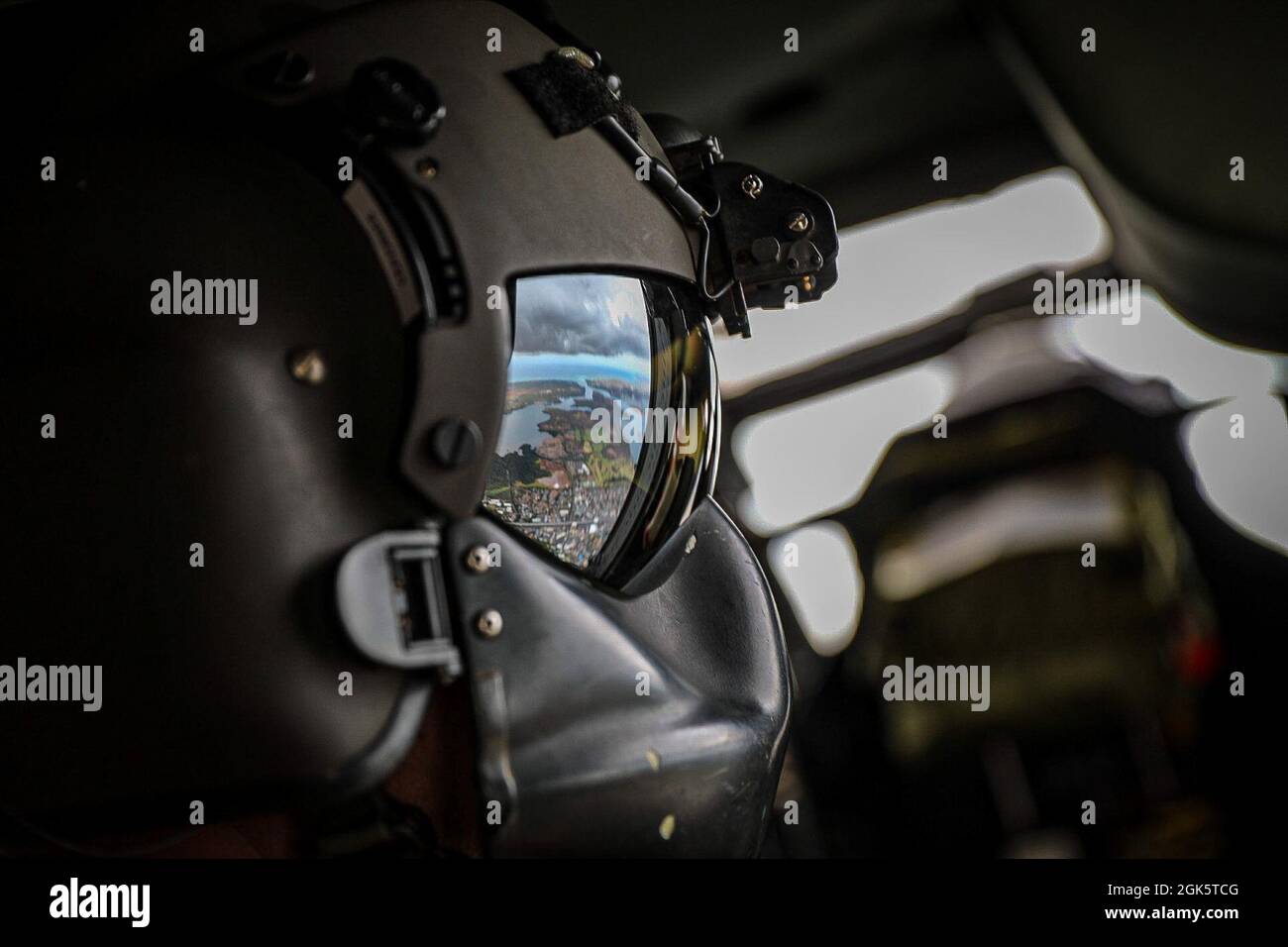 Night landing on a ship hi-res stock photography and images - Alamy