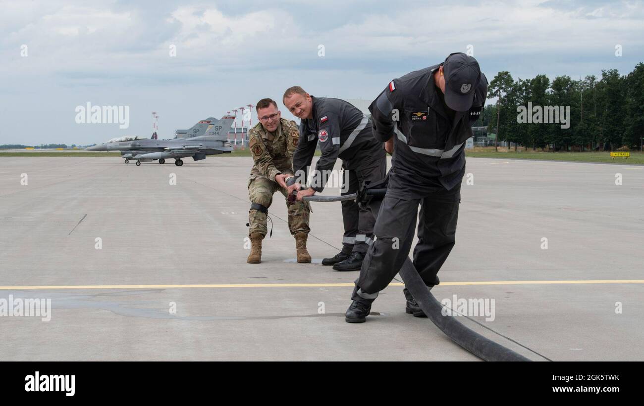 U.S. Air Force Master Sgt. Jason Yunker, 480th Expeditionary Fighter ...