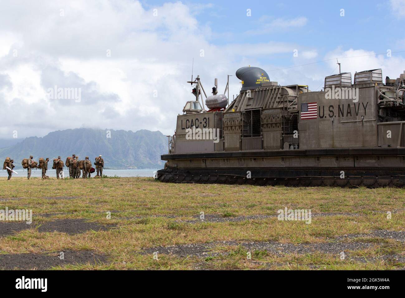 Ship movement hi-res stock photography and images - Alamy