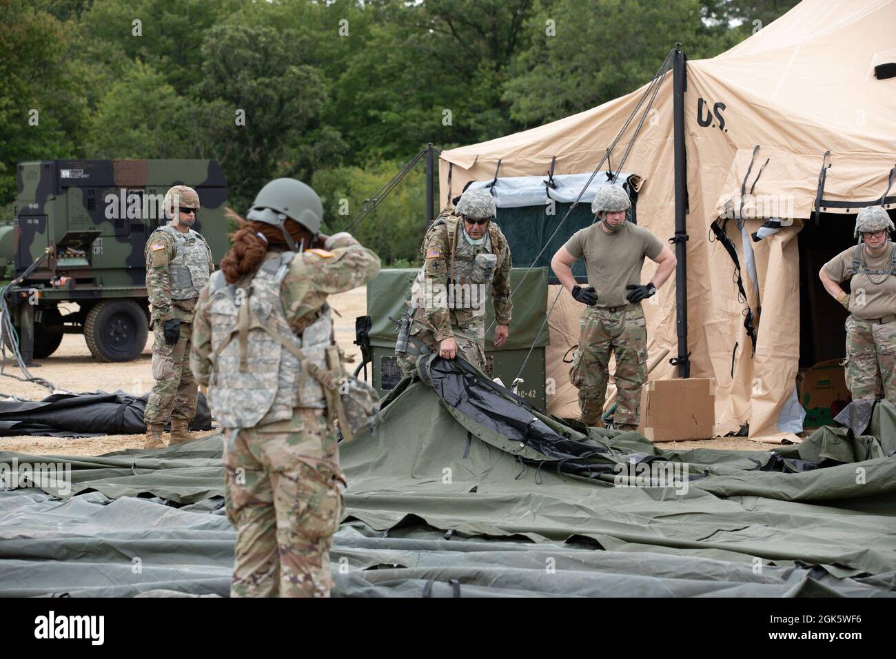 U.S. Army Reserve Soldiers from the 311th Medical Detachment (Surgical ...