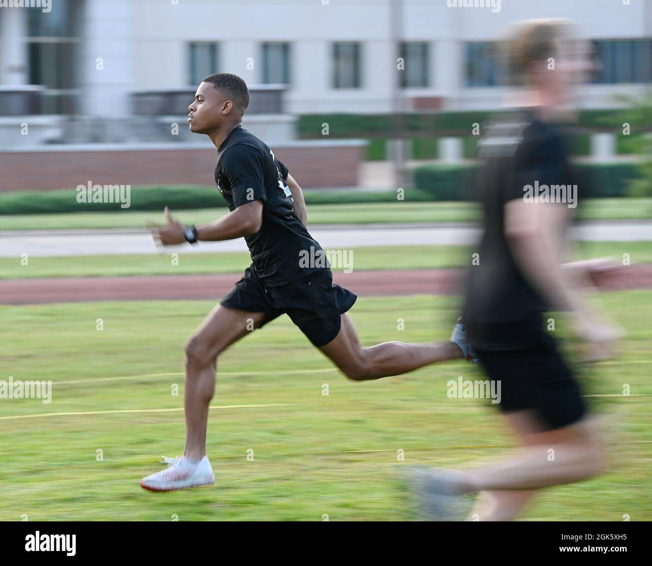 Soldiers assigned to the U.S. Army John F. Kennedy Special Warfare ...