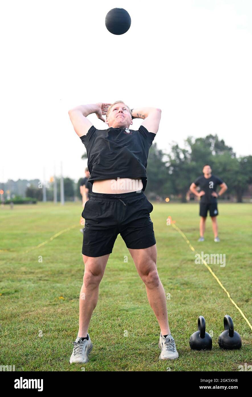 A Soldier assigned to the U.S. Army John F. Kennedy Special Warfare ...