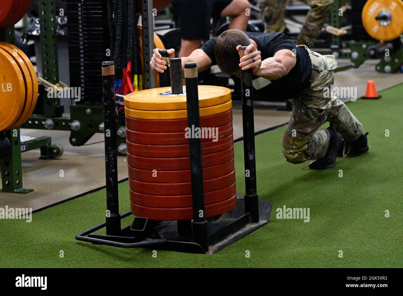 A Soldier assigned to the U.S. Army John F. Kennedy Special Warfare ...