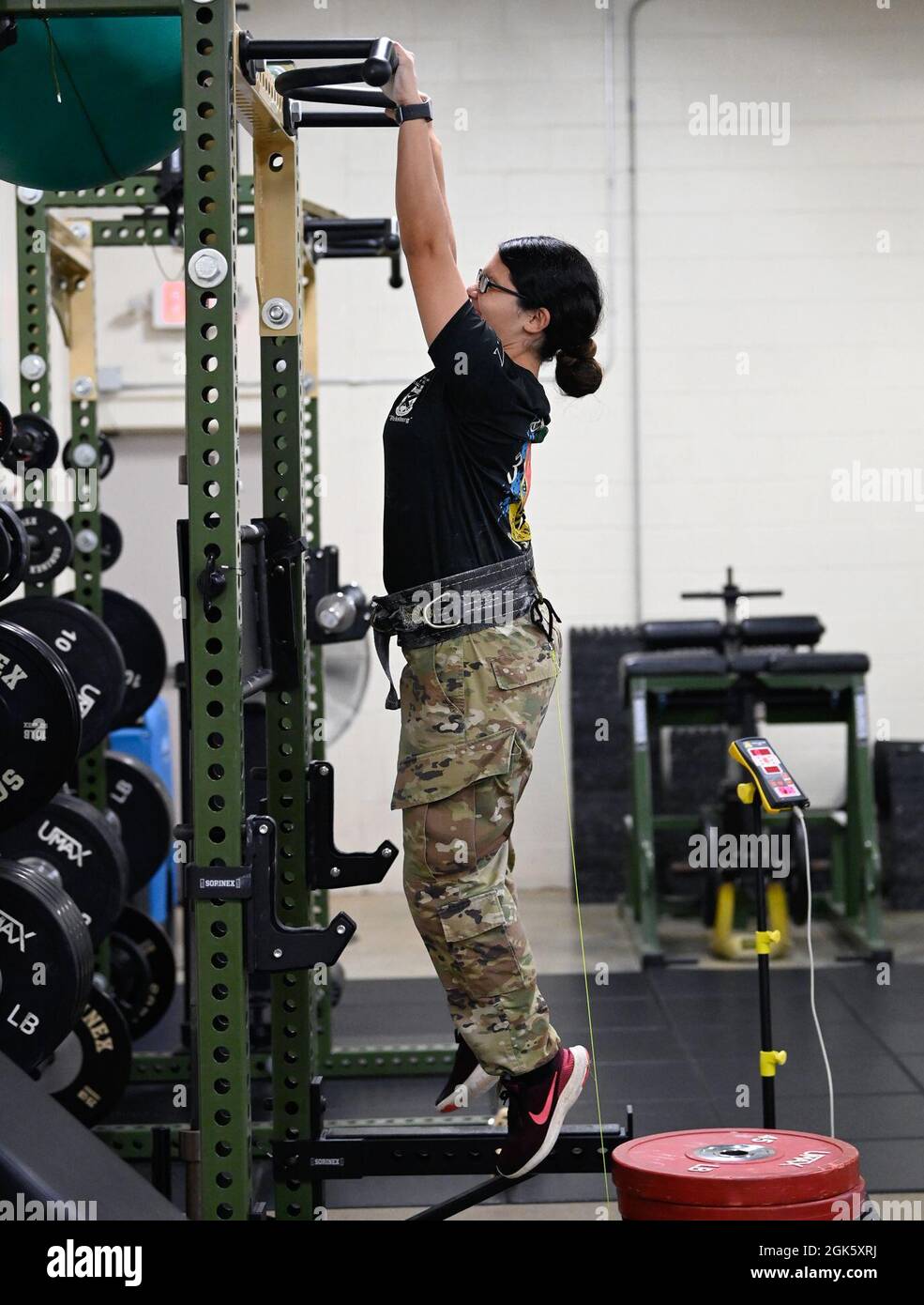 A Soldier assigned to the U.S. Army John F. Kennedy Special Warfare ...