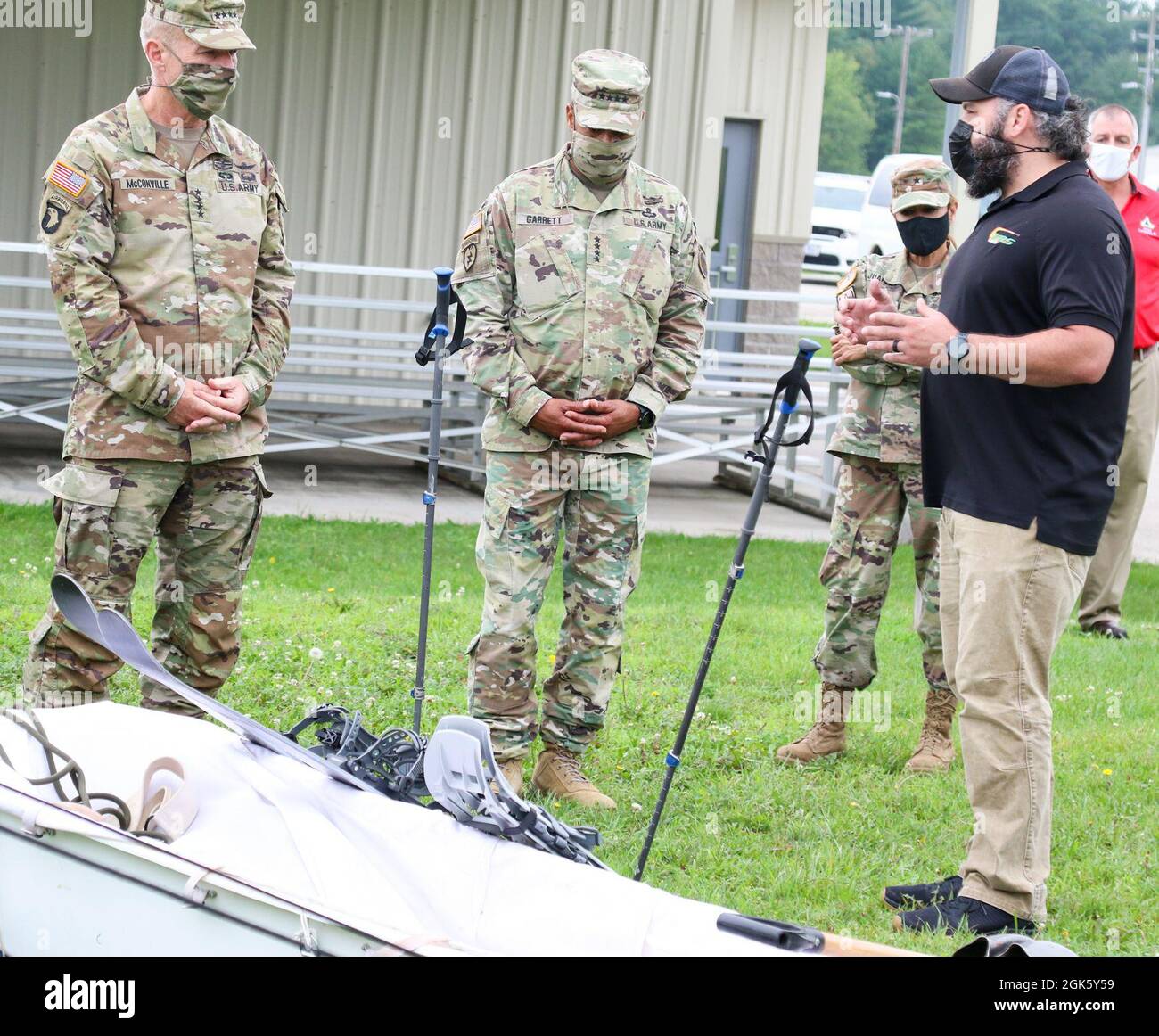 Deputy commanding general chief of staff hi-res stock photography and ...