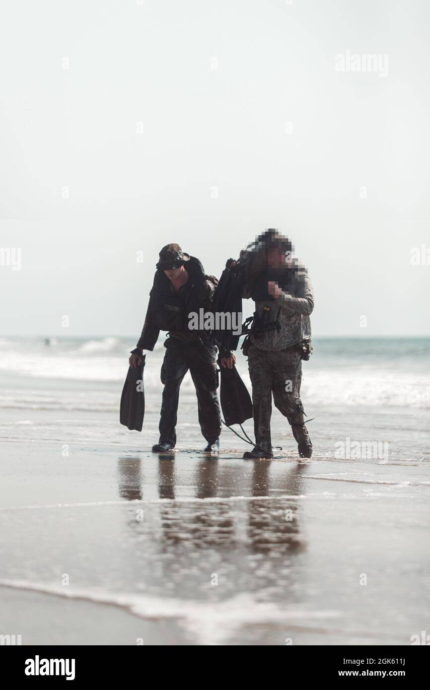 A U.S. Marine with 3d Platoon, Force Company, 2d Reconnaissance ...
