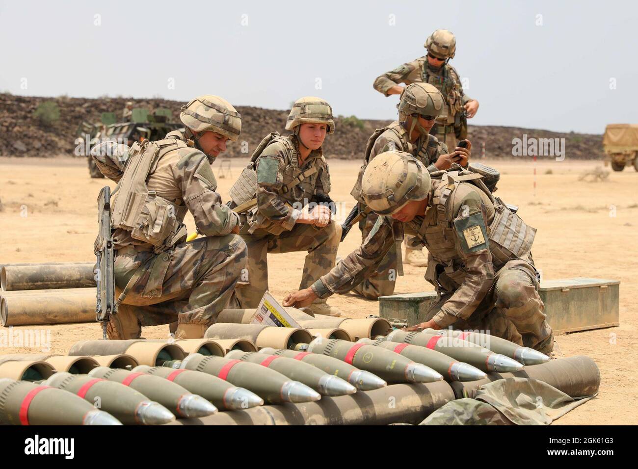 French Soldiers assigned to the 5th Overseas Interarms Regiment (5e ...