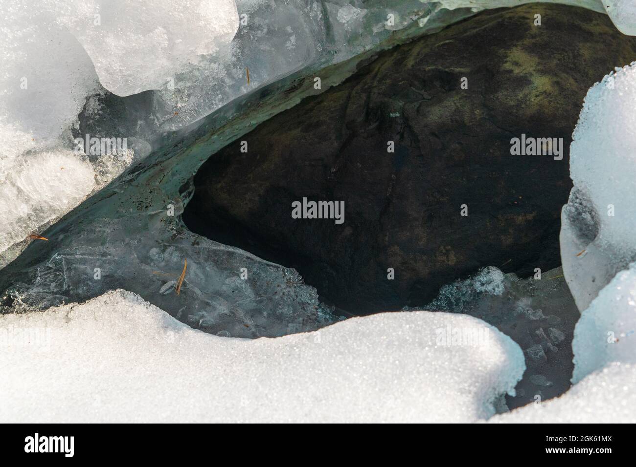 Landscape frozen ponds city hi-res stock photography and images - Alamy