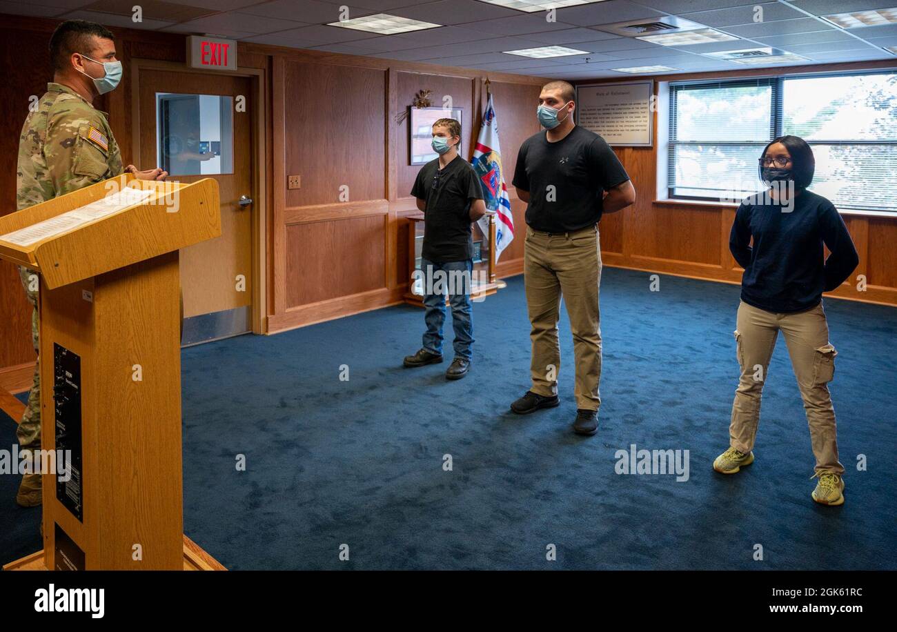 210811-N-WF272-1008 JOINT BASE MCGUIRE-DIX-LAKEHURST, N.J. (Aug. 11 ...