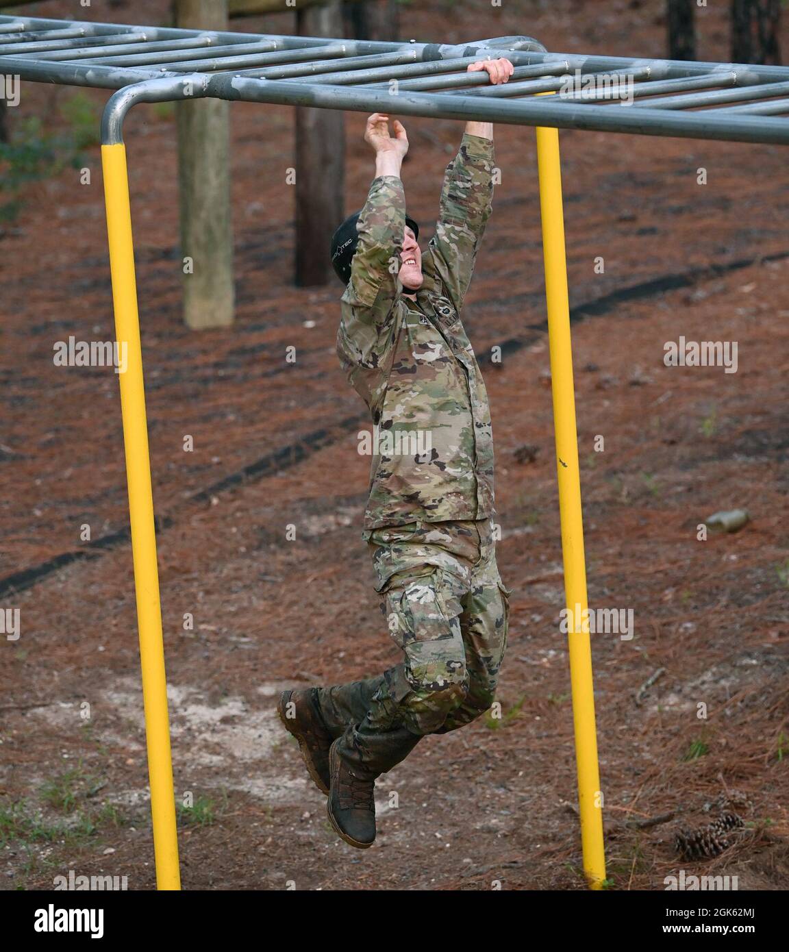 A Soldier assigned to the U.S. Army John F. Kennedy Special Warfare ...