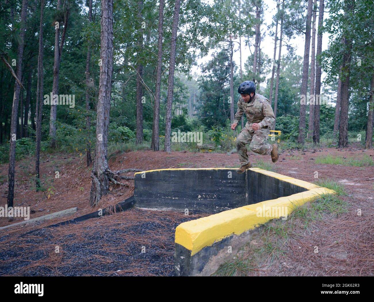 A Soldier assigned to the U.S. Army John F. Kennedy Special Warfare ...