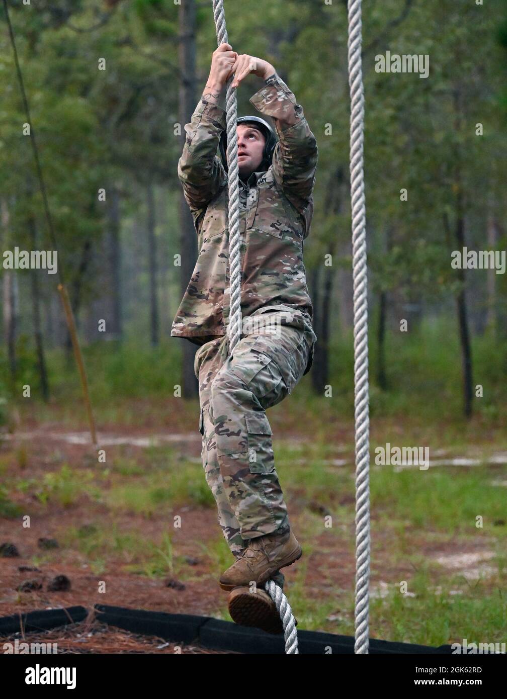 A Soldier assigned to the U.S. Army John F. Kennedy Special Warfare ...