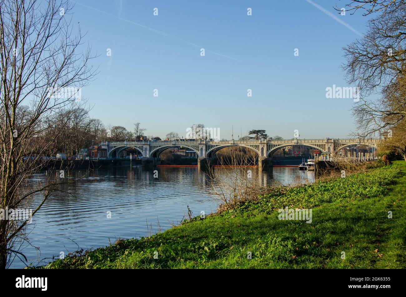 Richmond Lock, Victorian architecture and flow control on the River ...