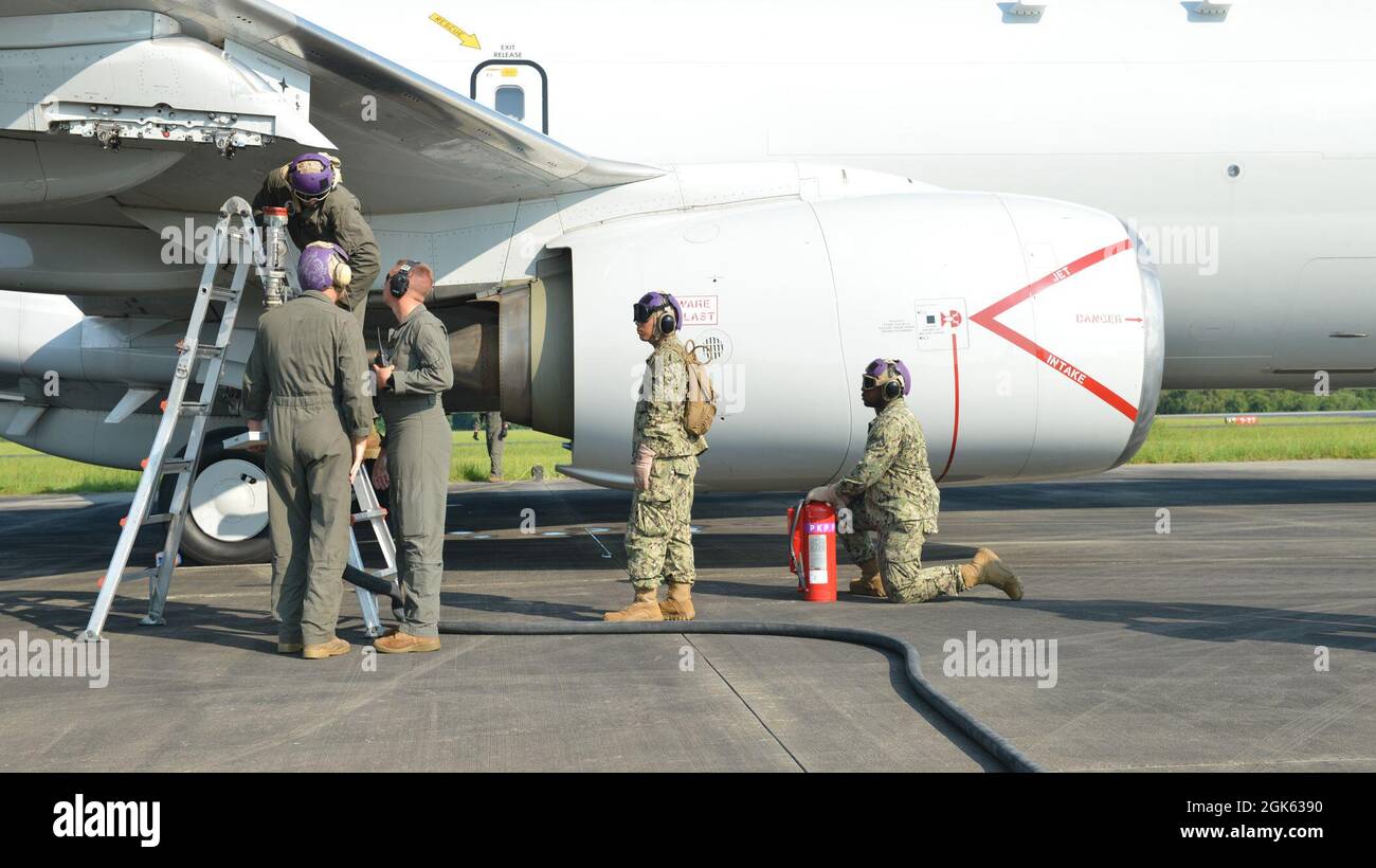 Marines from Marine Wing Support Squadron 271 Aviation Mobility Company ...
