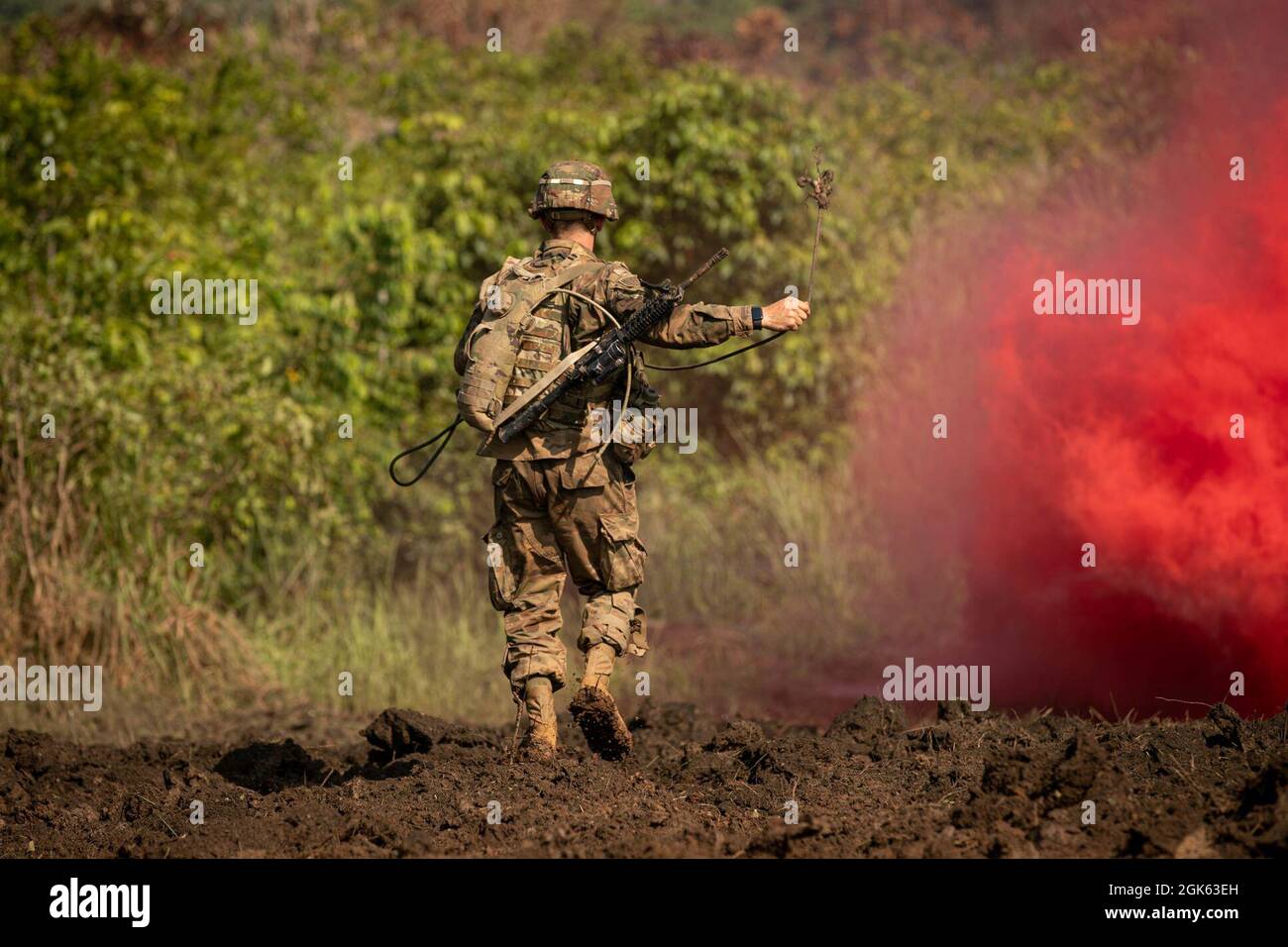 A U.S. Army Soldier with Task Force Warrior throws a rope with a weight ...