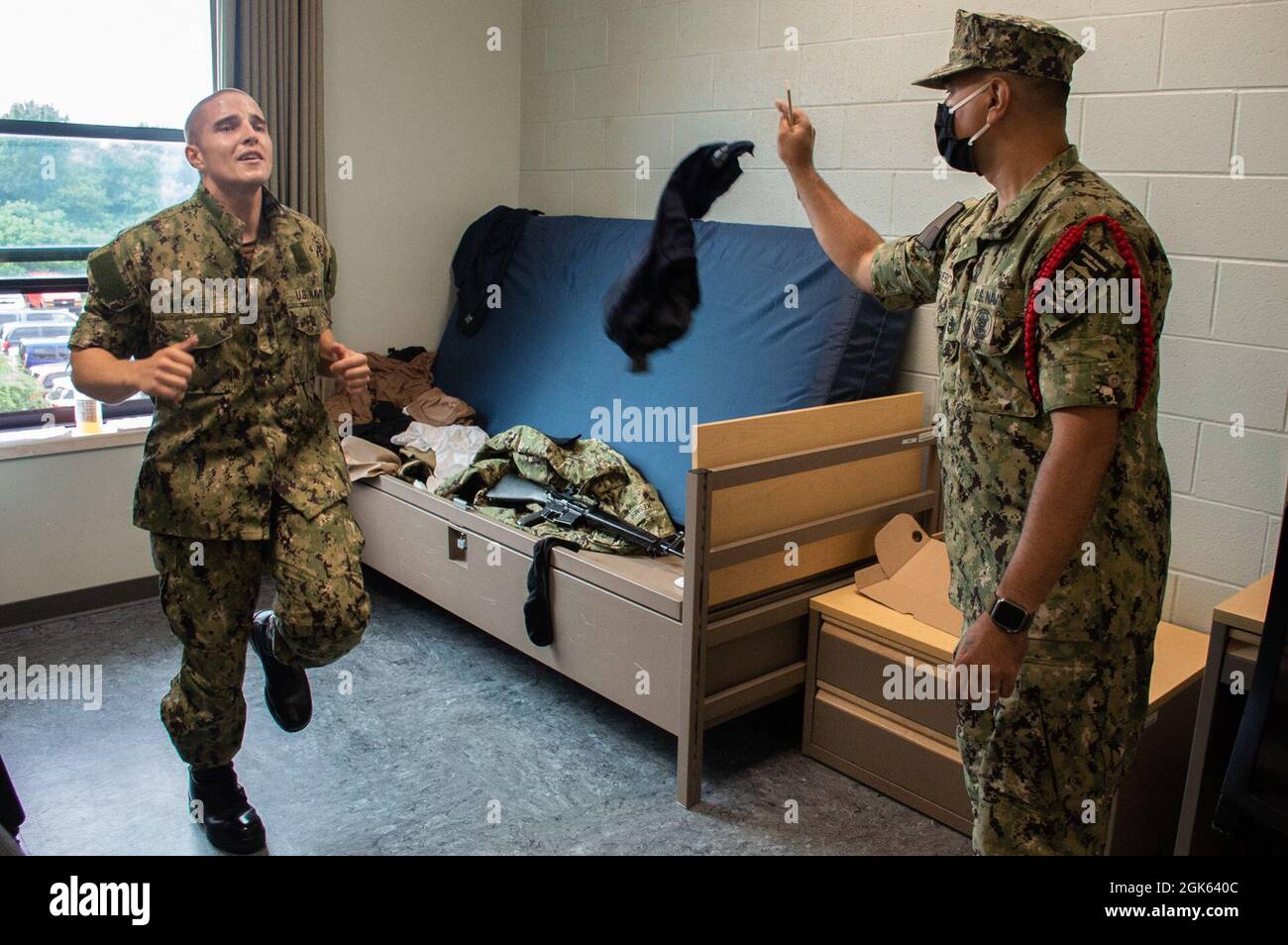 Reserve Component Chief Engineman Alexander Figueroa, a Brooklyn, N.Y ...