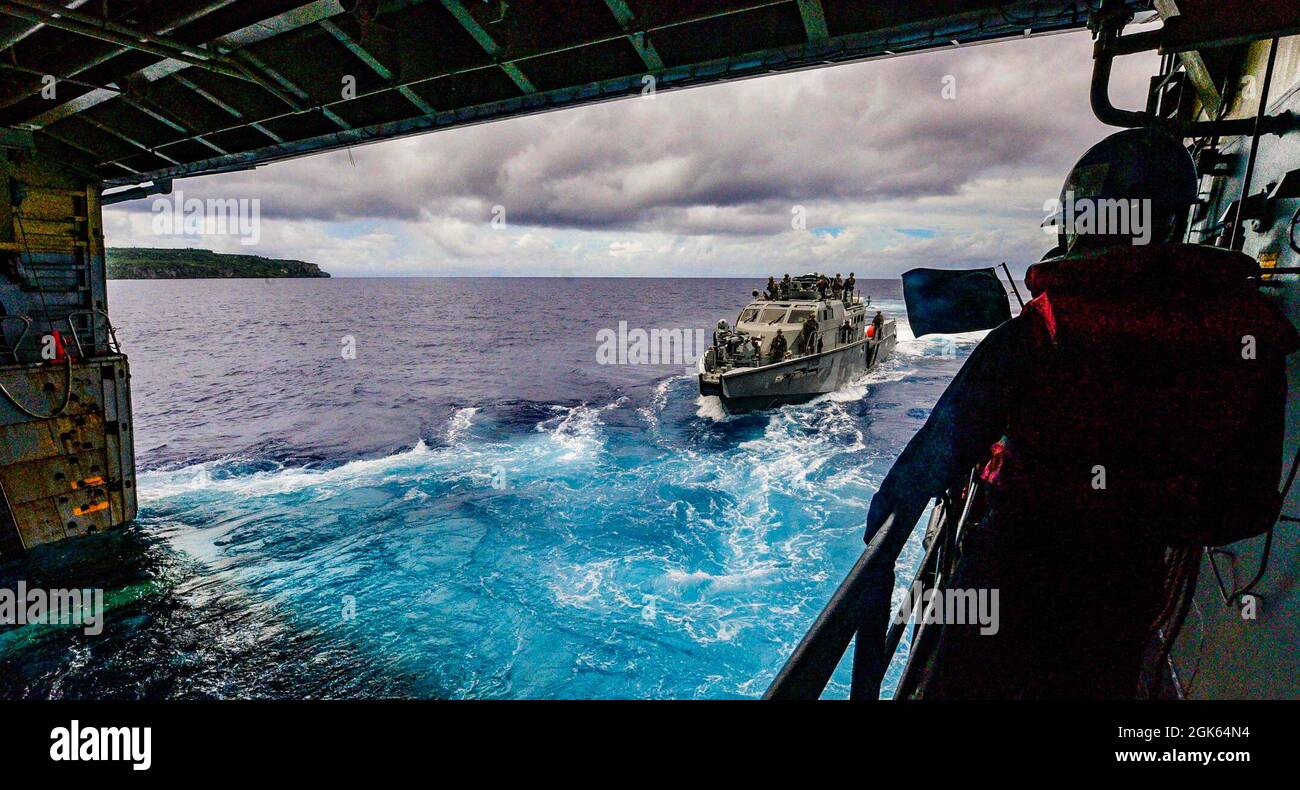 210812-N-MT581-1374 PACIFIC OCEAN (August 12, 2021) Amphibious ...