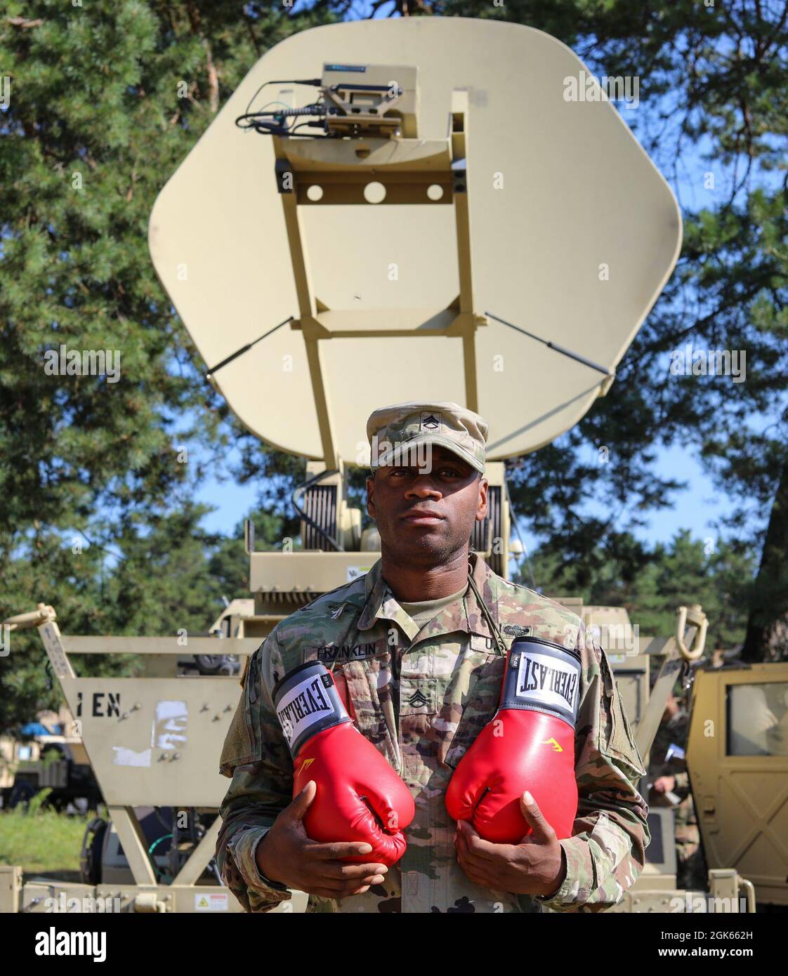 Electromagnetic spectrum operations hi-res stock photography and images ...