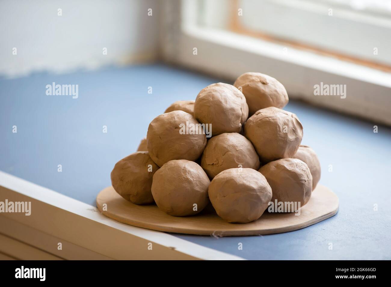 Clay balls craft hi-res stock photography and images - Alamy