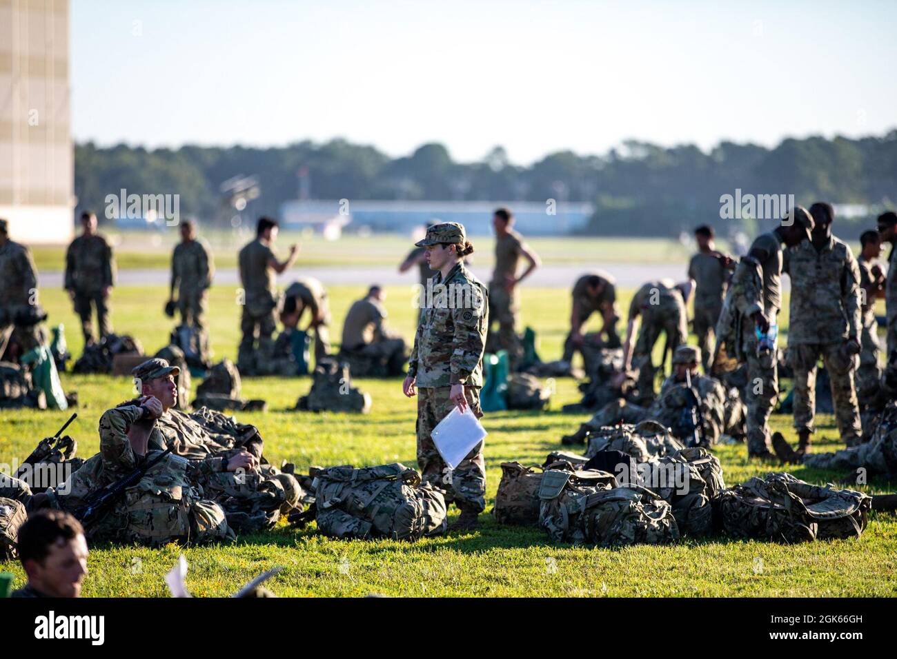 Paratroopers assigned to the 82nd Airborne Division mobilize on Joint ...