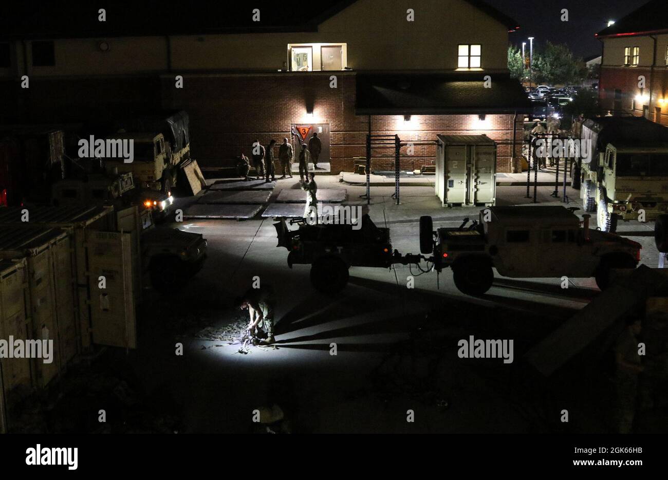 Deploying paratroopers hi-res stock photography and images - Alamy