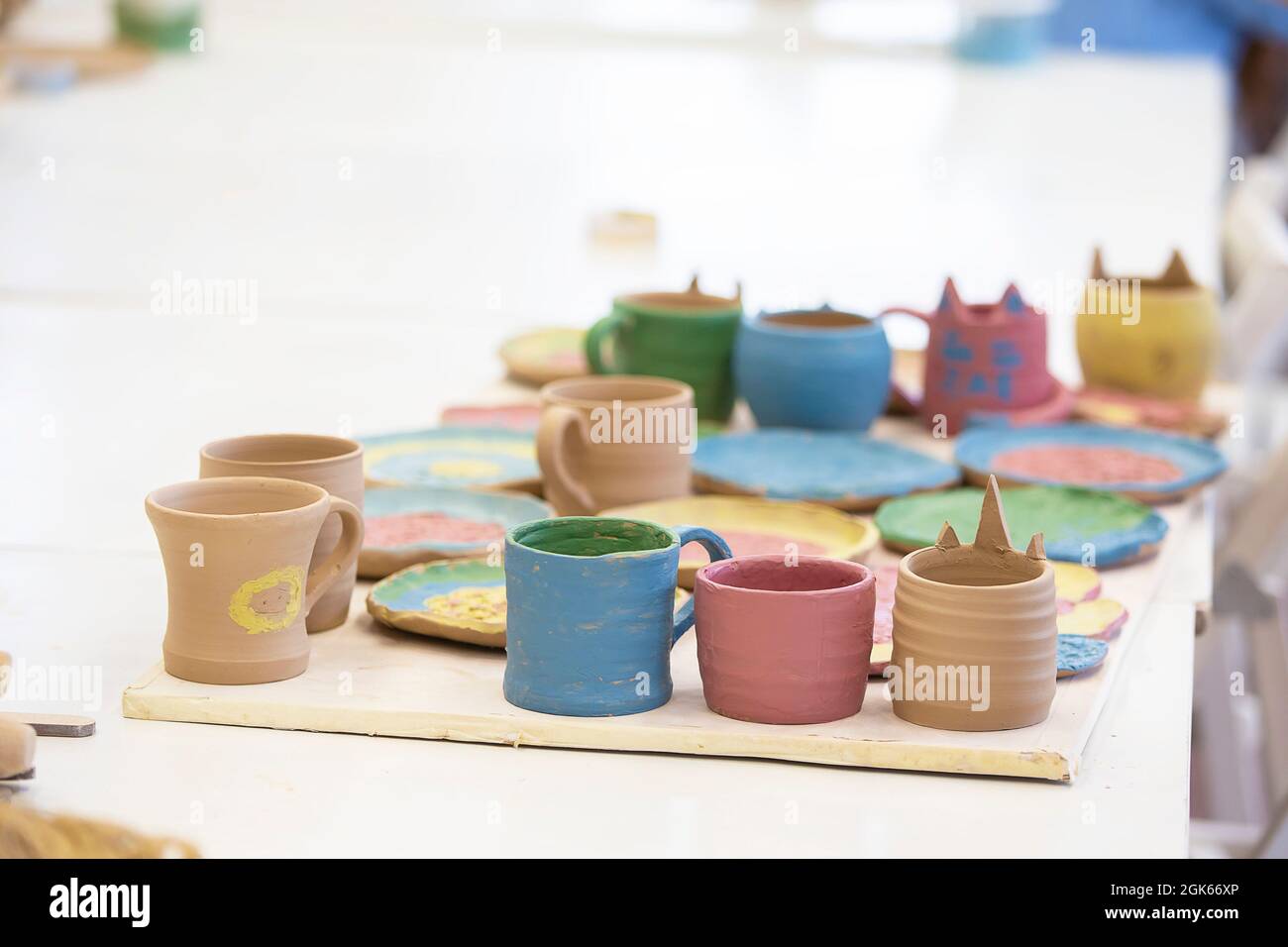 Working clay manufacturing products hi-res stock photography and images ...