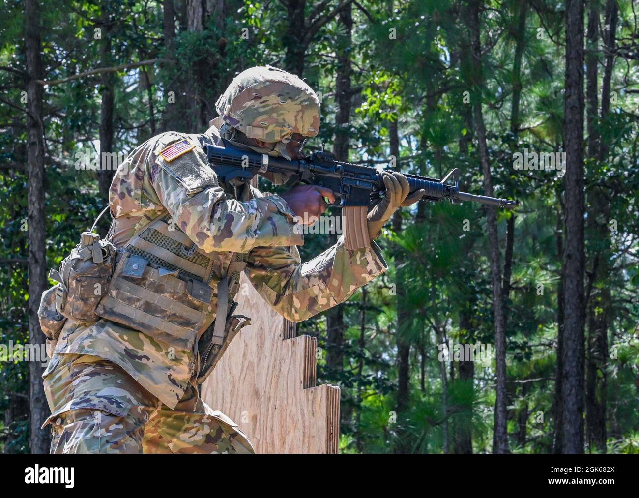 U.S. Army National Guard Soldiers of the 1-178th Field Artillery ...